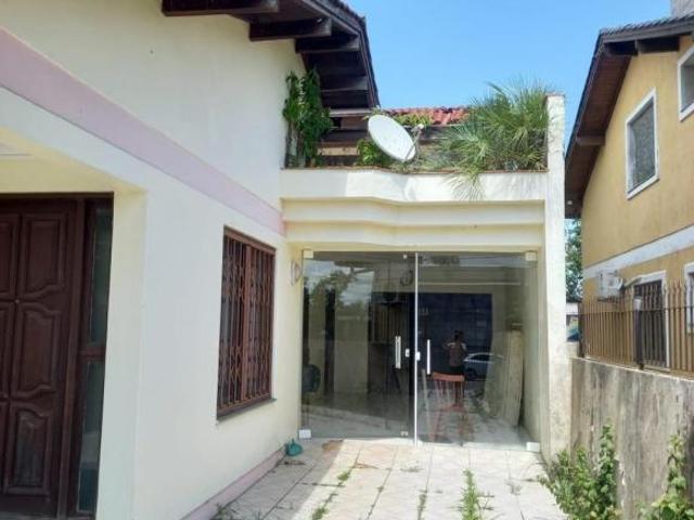 Ampla Casa residencial com 4 quartos, 3 banheiros e 1 suíte garagem