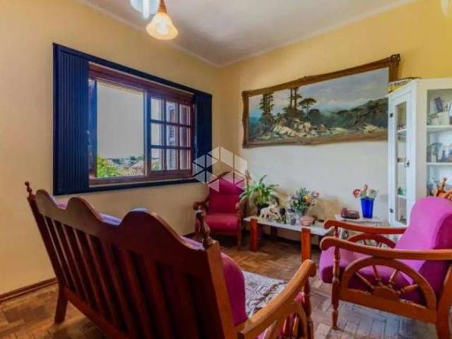 Ampla Casa Térrea à Venda no Jardim Sabará Porto Alegre | 3 Dormitórios + Edícula