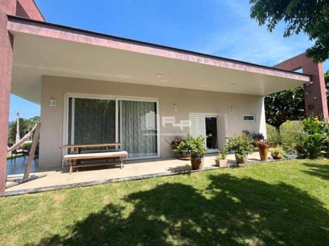 AMPLA CASA TÉRREA COM ÁREA DE QUASE 5MIL M²