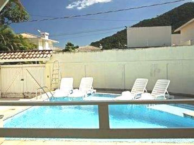 Ampla casa 5 dormitórios sendo 2 suítes em Juquehy p/ 15 pessoas