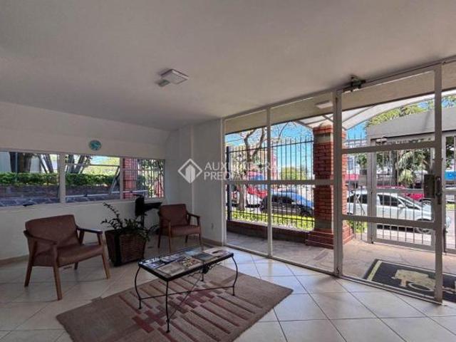 Ampla Cobertura andar alto, com vista para o Guaíba no bairro Tristeza
