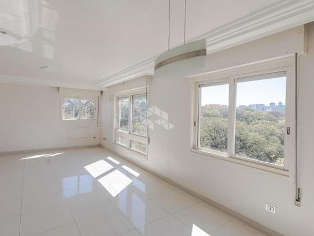 Ampla cobertura/apartamento em frente a redenção