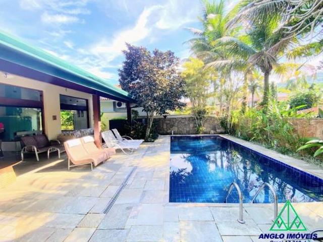 Ampla residência com localização privilegiada ! COND. PEDRA VERDE