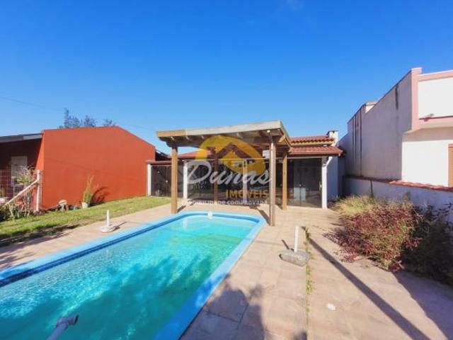 AMPLA RESIDÊNCIA COM PISCINA NO BALNEÁRIO OÁSIL SUL
