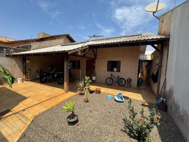 Ampla Residência de 177m² com Terreno 10x29m e Energia Solar