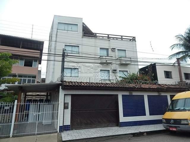 Ampla residência de 3 andares