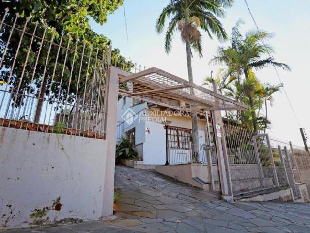 Ampla residência em 2 terrenos, pátio, segurança em rua calma