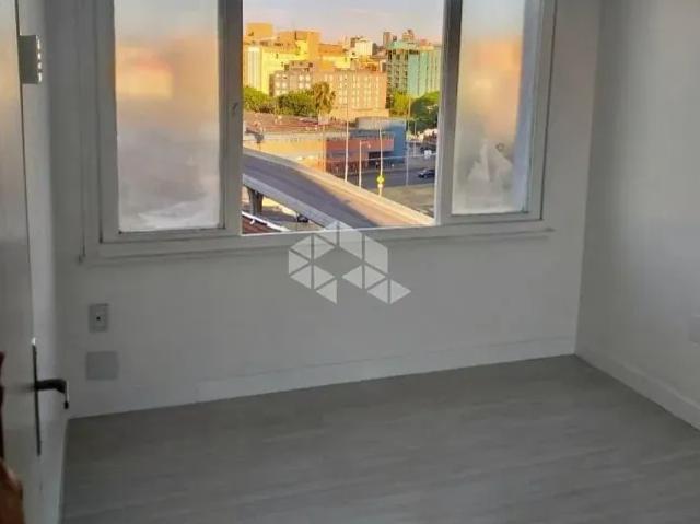 Ampla sala comercial com ótima localização no Centro Histórico de Porto Alegre