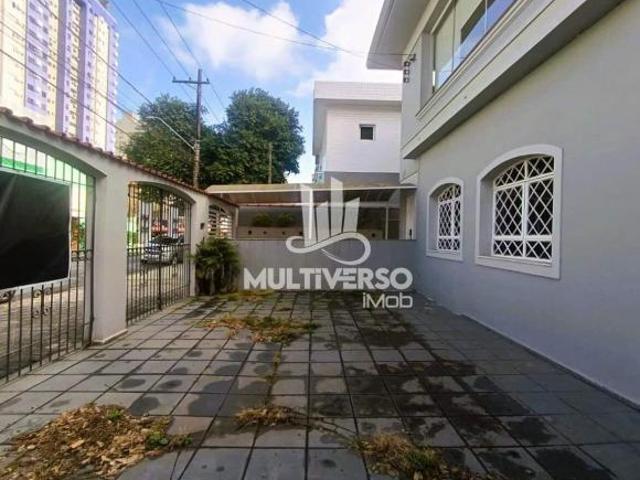 Ampla Sobreposta Baixa com 3 Dormitórios + Quarto de Apoio | Uso Residencial ou Comercial