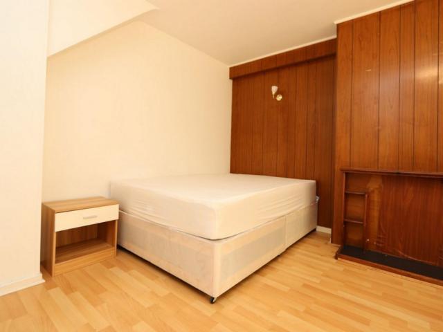 Ample double bedroom near Newham University Hospital Has a Room