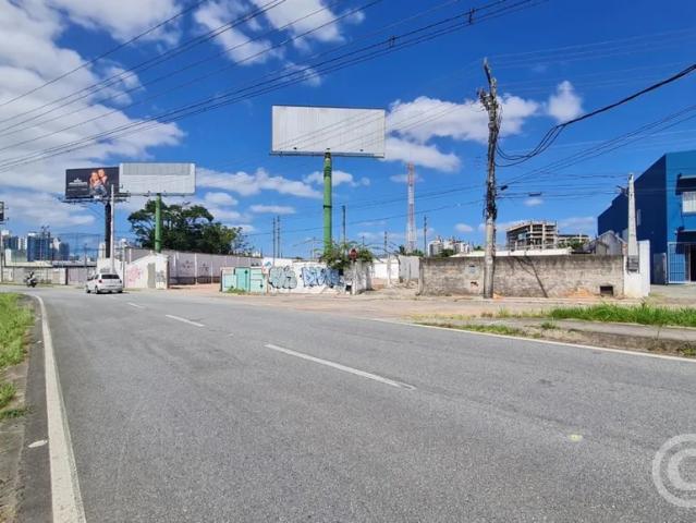 Amplie seus negócios com um terreno estrategicamente localizado no bairro Roçado