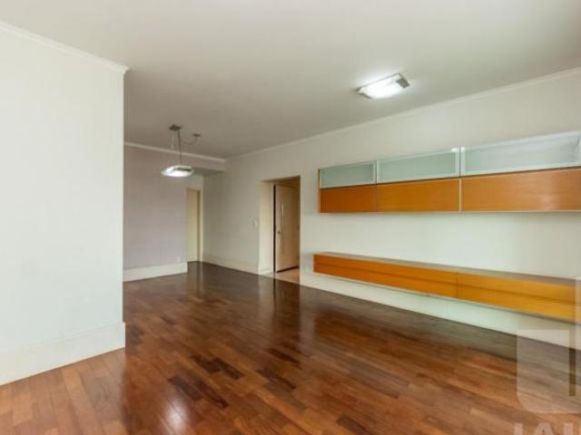 Amplitude, Sofisticação e Lazer Completo: Apartamento de 159 m² na Aclimação