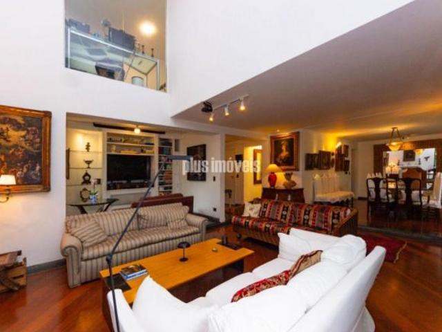 Amplitude, privacidade e excelente distribuição em um duplex de 254 m² no Campo Belo