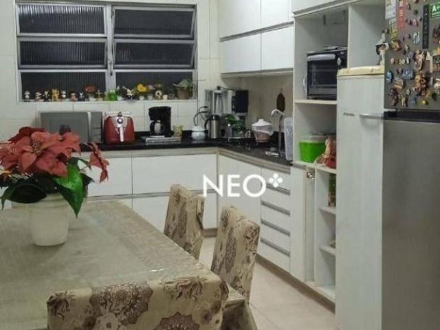 Amplo 2 Dorms com Suíte, Dependência Completa e 2 Garagens