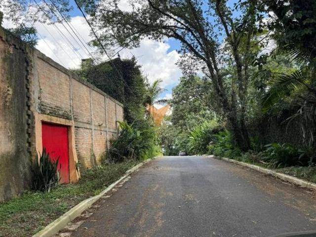 Amplo Terreno com 4.500 m² Condomínio Vilarejo Vila Diva, Cercado de Verde