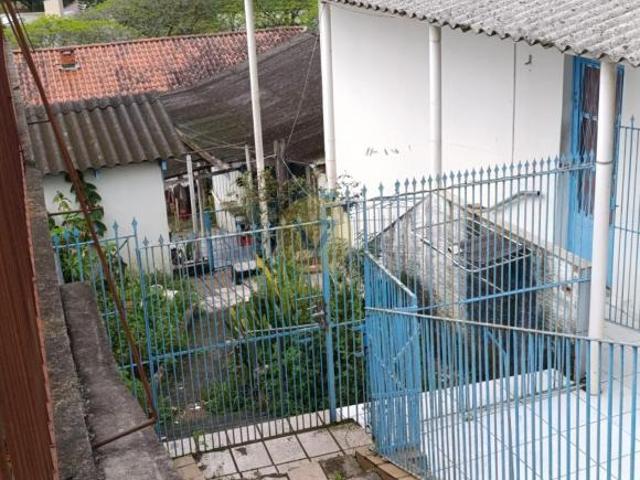 Amplo terreno com 2 e 3 casas no Bairro Jardim Carvalho em Porto Alegre/RS. Excelente oportunidade p