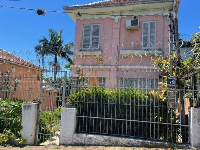 Amplo Terreno com Casa no Partenon | Ótima Localização