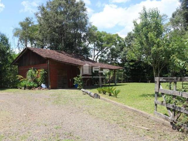 AMPLO TERRENO COM DUAS CONSTRUÇÕES CANTO DO RI