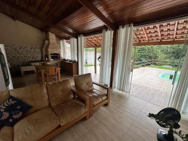 Amplo Terreno com Piscina e Estrutura para Lazer