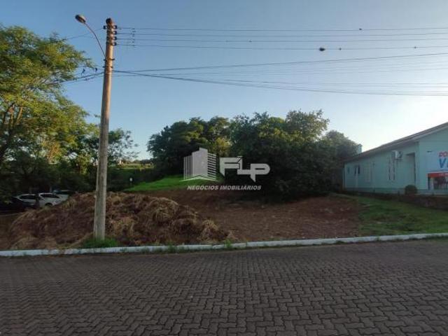 AMPLO TERRENO DE ESQUINA AO LADO DA UPA