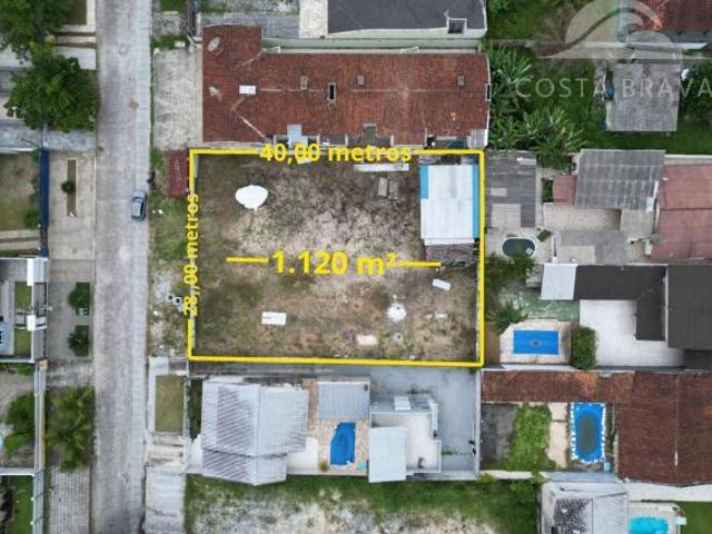 Amplo terreno perfeito para construção de edifícios, casas de alto padrão em.