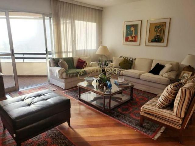AMPLO APARTAMENTO