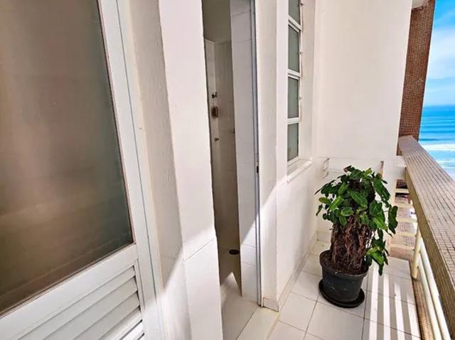 Amplo apartamento 03 dormitórios, com vista total para o mar!
