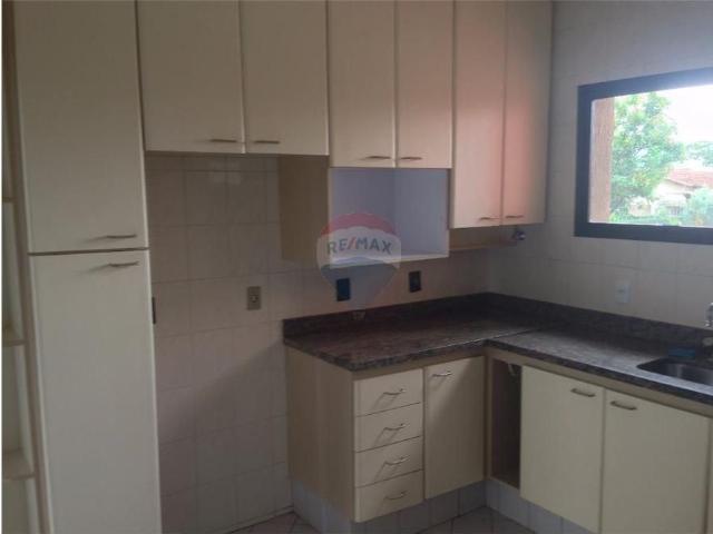 AMPLO APARTAMENTO