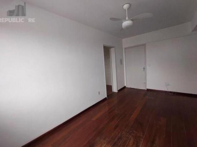 AMPLO APARTAMENTO 1 DORMITÓRIO COM VAGA COBERTA