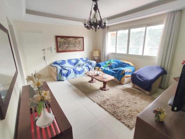 Amplo apartamento térreo com 3 dormitórios, mobiliado no centro de Santa Maria/R