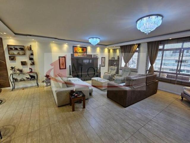 AMPLO APARTAMENTO TOTALMENTE REFORMADO E COM AR CONDICIONADO EM SANTA CECÍLIA COM 3 DORMITÓRIOS E 2