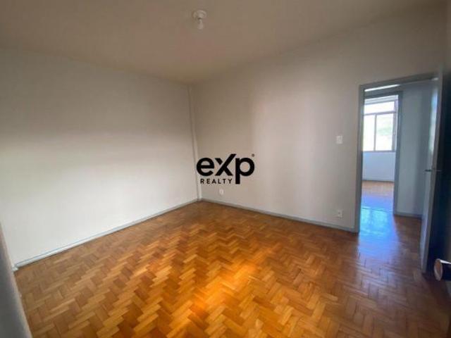 Amplo apartamento à venda no Centro de Juiz de Fora 81m² | 2 quartos + DCE