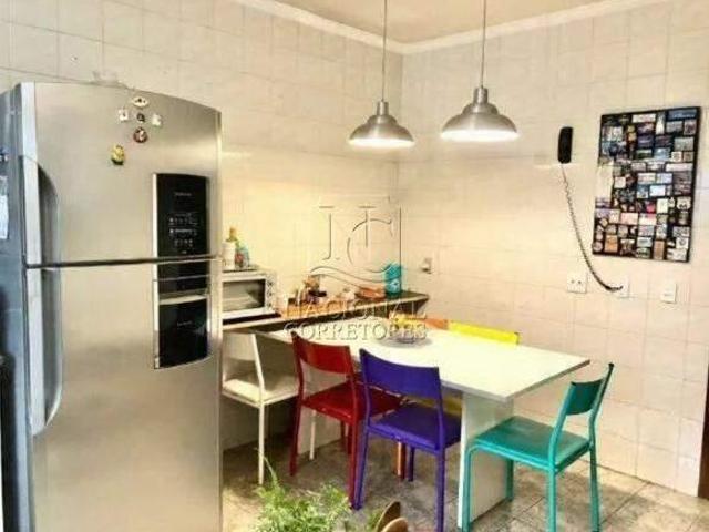 Amplo apartamento à venda no Edifício Almirante, no bairro Jardim, com vaga ampl