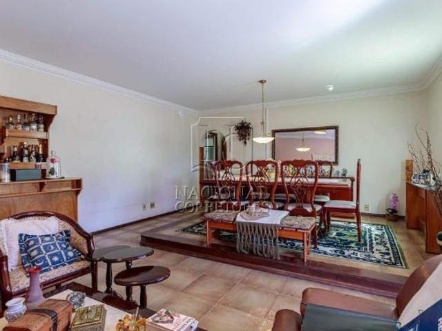 Amplo apartamento à venda no Edifício Ile de France – 137m², localização privile
