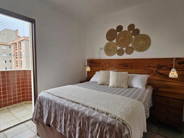Amplo apartamento a venda apenas 3 quadras do calçadão central de Ubatuba SP