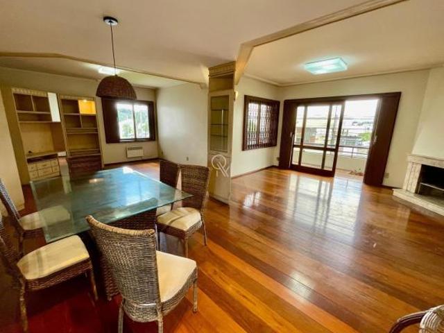 Amplo apartamento à venda, com 3 suítes, no Saint Ettiene Interlagos