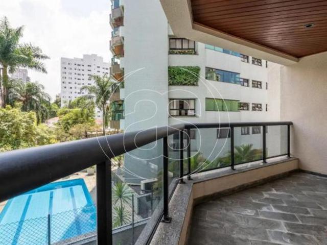 Amplo Apartamento à Venda em Moema Índios ? Exclusividade e Conforto em Rua Arborizada