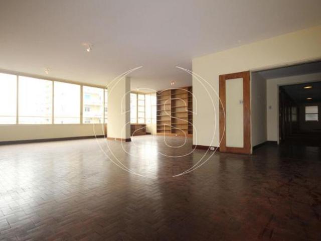 Amplo apartamento a venda em Higienópolis