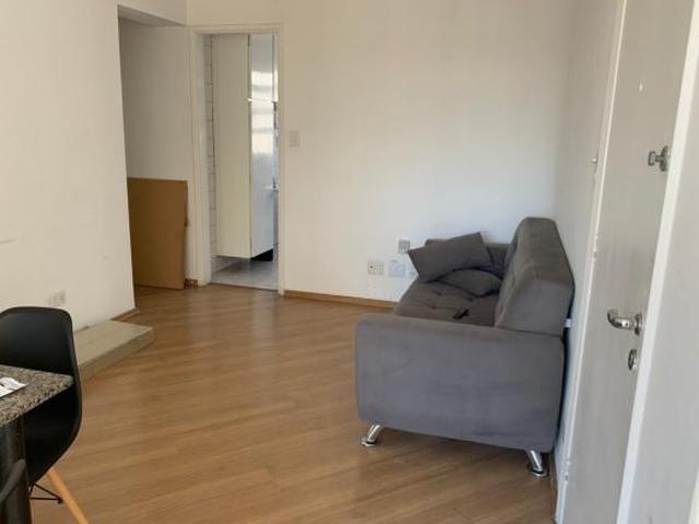 Amplo apartamento ao lado do metrô Oscar Freire com 02 dormitórios e uma vaga de garagem, andar alto