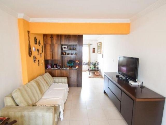 Amplo apartamento, bem distribuído, junto ao metrô saúde e fácil acesso as princ