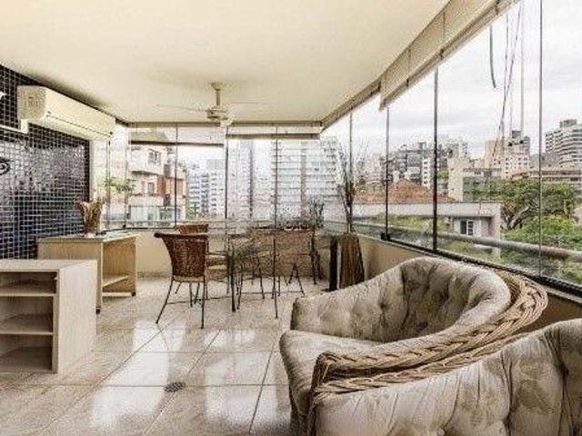 Amplo apartamento com 3 dormitórios, churrasqueira e hidromassagem 222m² Petrópolis