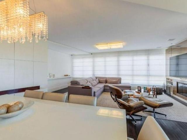 Amplo Apartamento com 3 Dormitórios e Lazer Completo em Petrópolis