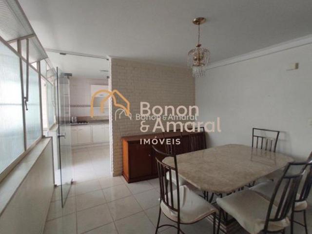 Amplo apartamento com 3 dormitórios sendo 1 suíte, sala com 2 ambientes, cozinha planejada, área de