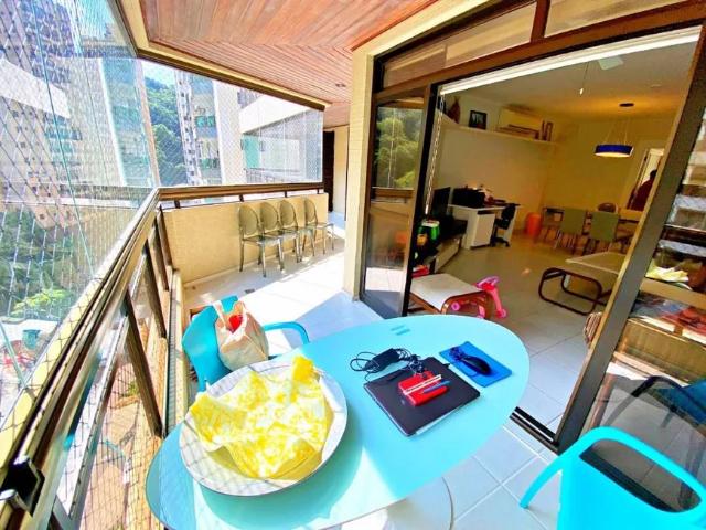 Amplo apartamento com 3 suítes, mais o 4º dormitório opcional, 2 vagas, varanda estendida, na região