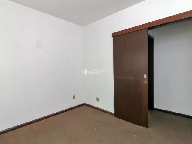 Amplo apartamento com 03 quartos, na Wenceslau Escobar