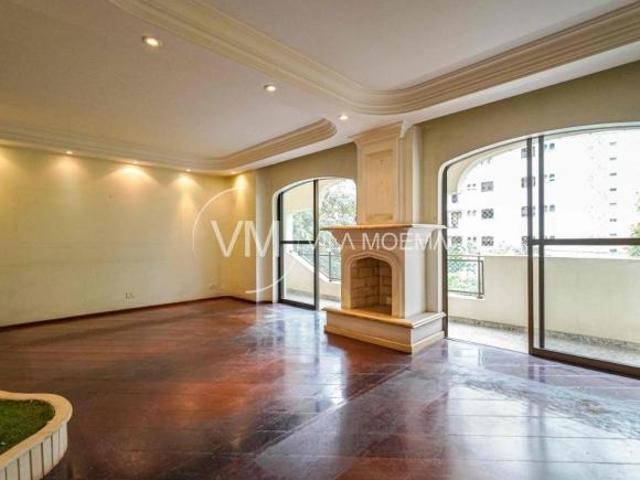 Amplo Apartamento com 142 m², 3 quartos sendo 1 suíte, à venda em excelente localização, Moema Índio