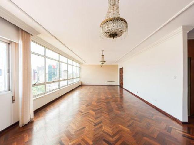 AMPLO APARTAMENTO COM 222M² | 15° ANDAR | VISTA DEFINIDA E LIVRE!