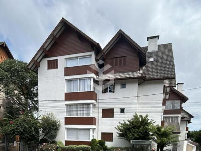 AMPLO APARTAMENTO COM 2 DORMITÓRIOS NO CENTRO DE GRAMADO