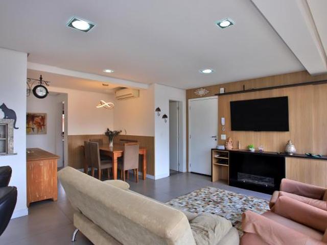 Amplo apartamento com 2 suítes