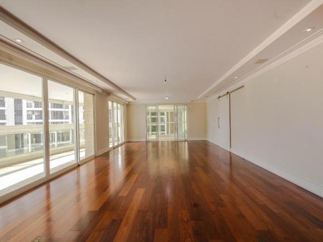 Amplo apartamento com 366m² e 05 vagas de garagem!
